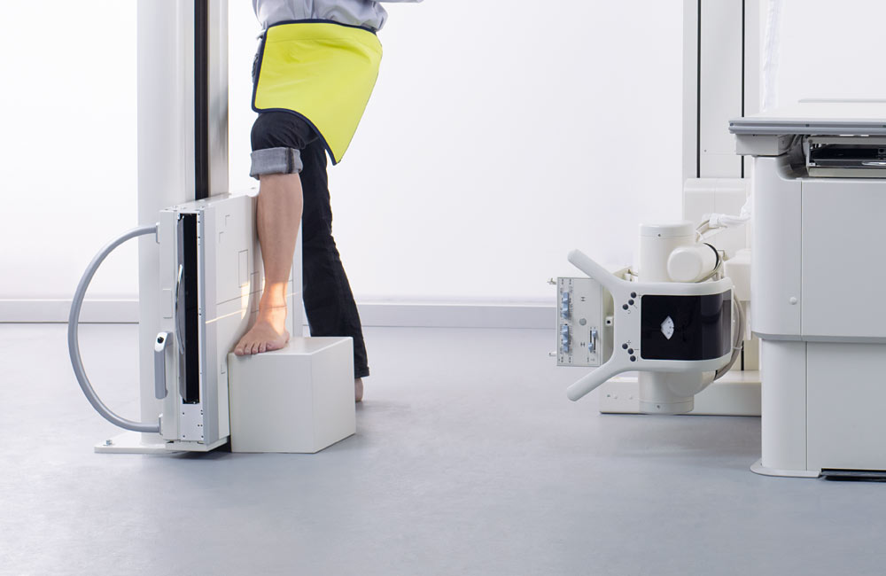 Ceiling-mounted X-ray system with patient positioning table and wall stand