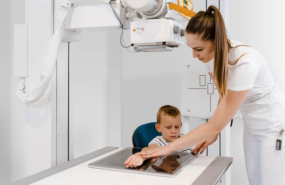 Digital X-ray system with bucky table and wall stand