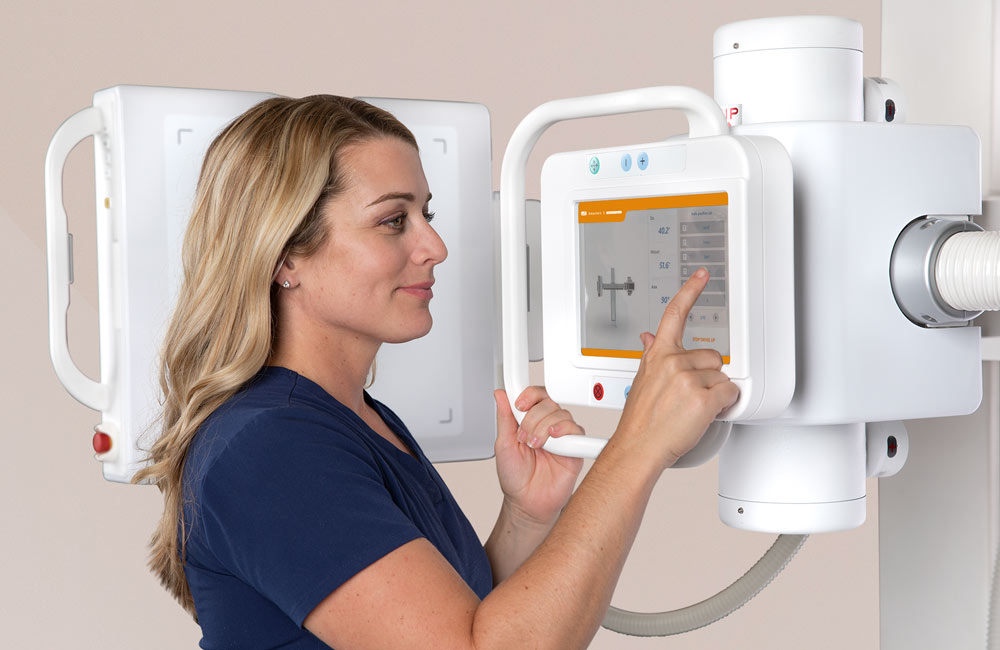 Digital X-ray with U-arm system for use in field hospitals