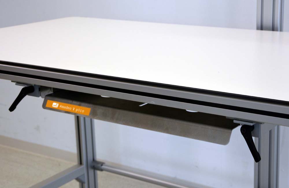 Inexpensive and minimalist X-ray table for veterinarians