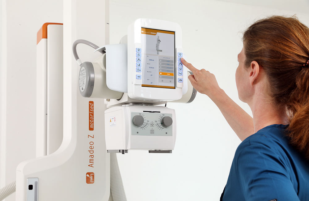 Sistema de rayos X digital motorizado de brazo móvil con pantalla táctil