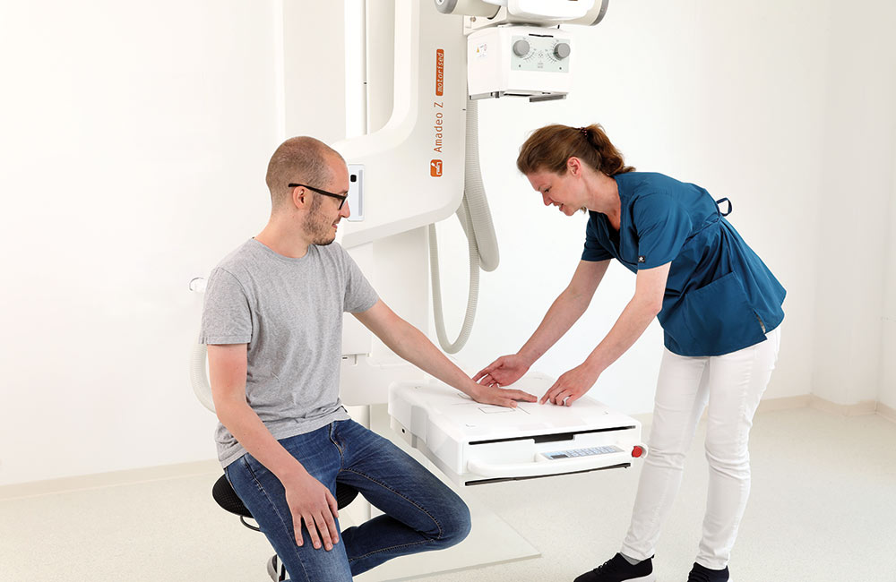 Motorised digital U-arm X-ray system with touch screen