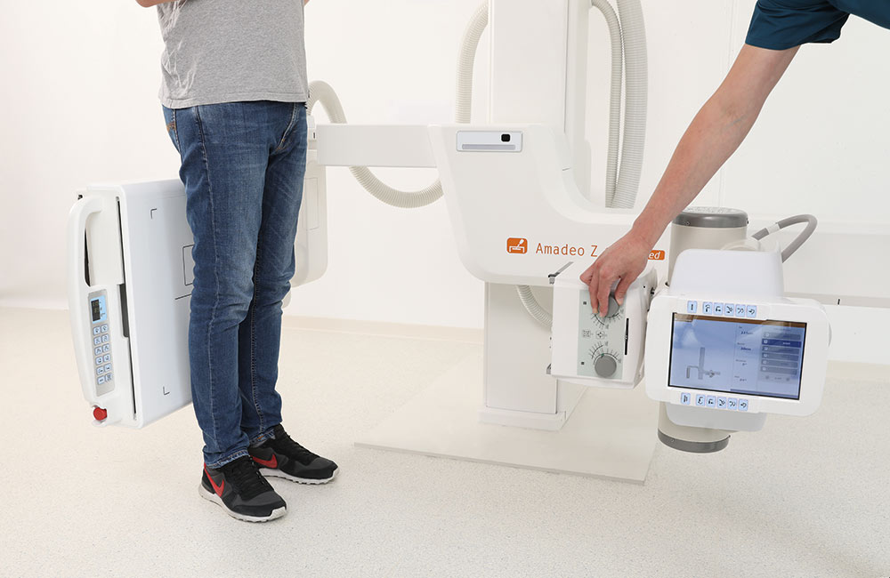 Motorised digital U-arm X-ray system with touch screen