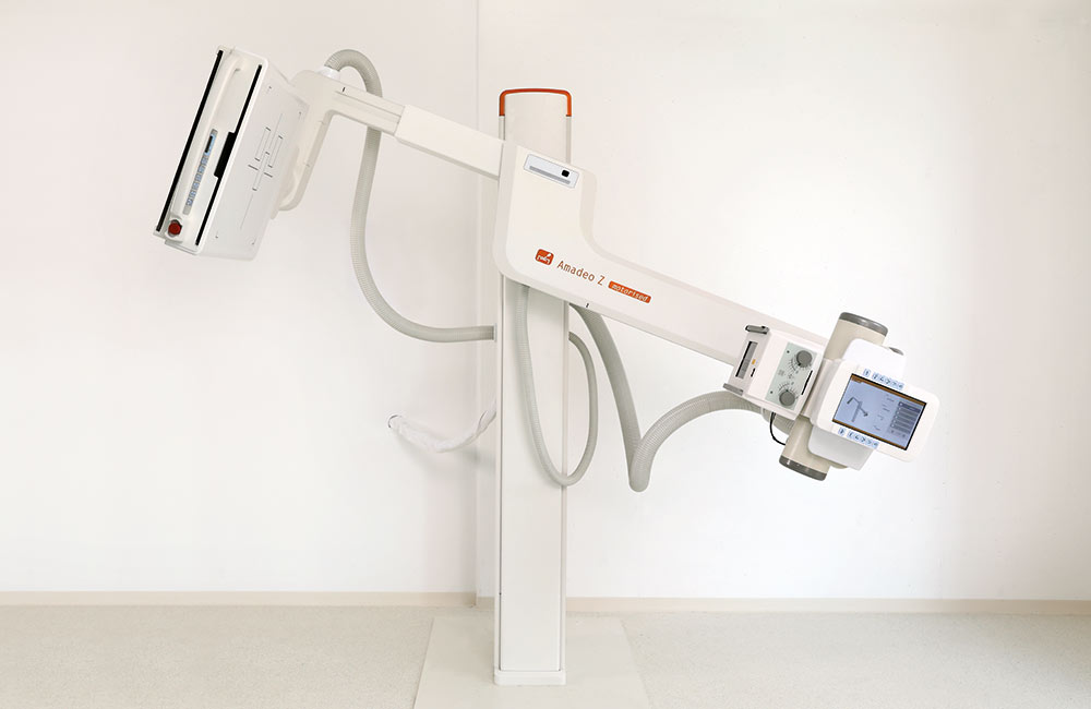 Motorised digital U-arm X-ray system with touch screen